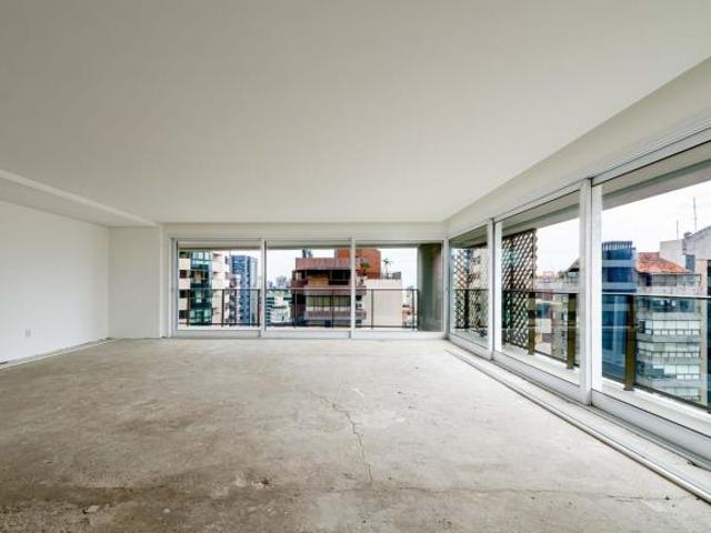 Apartamento à venda em Petrópolis
