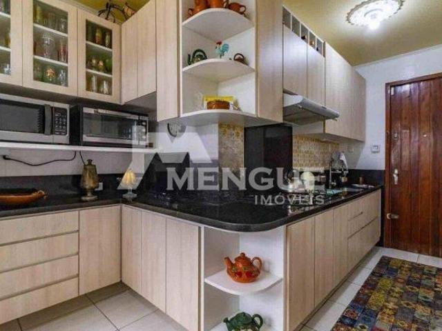 Apartamento à venda em Petrópolis