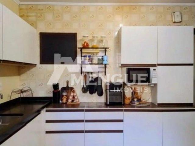 Apartamento à venda em Petrópolis