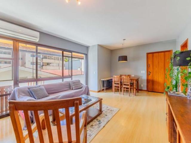Apartamento à venda em Petrópolis
