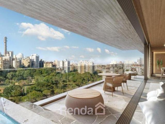 Apartamento à venda em Petrópolis
