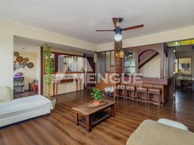 Apartamento à venda em Petrópolis