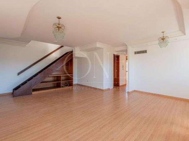 Apartamento à venda em Petrópolis
