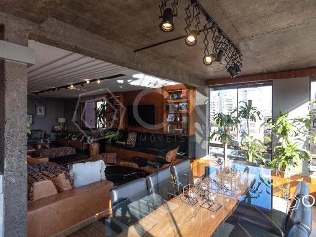 Apartamento à venda em Petrópolis