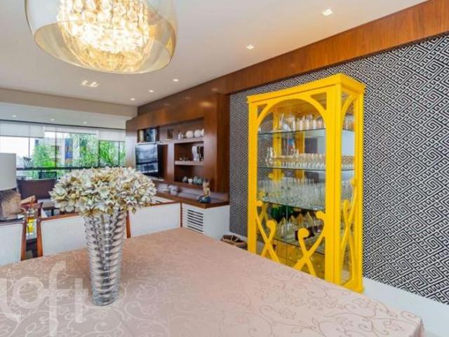 Apartamento à venda em Petrópolis com 105 m², 3 quartos, 1 suíte, 2 vagas