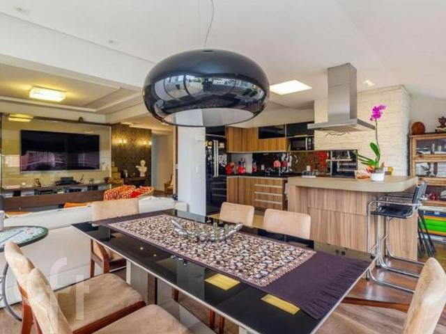 Apartamento à venda em Petrópolis com 111 m², 2 quartos, 1 suíte, 1 vaga