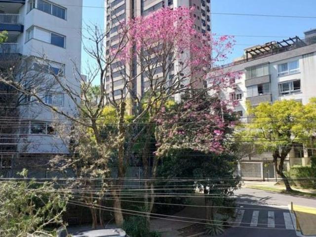 Apartamento à venda em Petrópolis com 111 m², 3 quartos, 1 suíte, 2 vagas