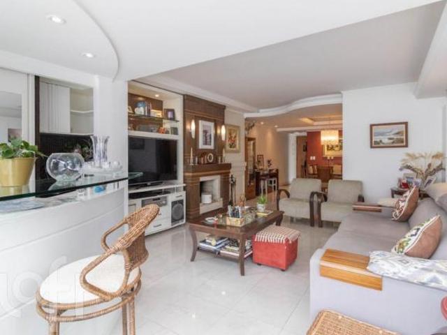Apartamento à venda em Petrópolis com 121 m², 3 quartos, 1 suíte, 2 vagas