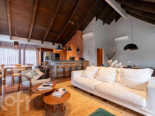 Apartamento à venda em Petrópolis com 373 m², 3 quartos, 3 suítes, 2 vagas