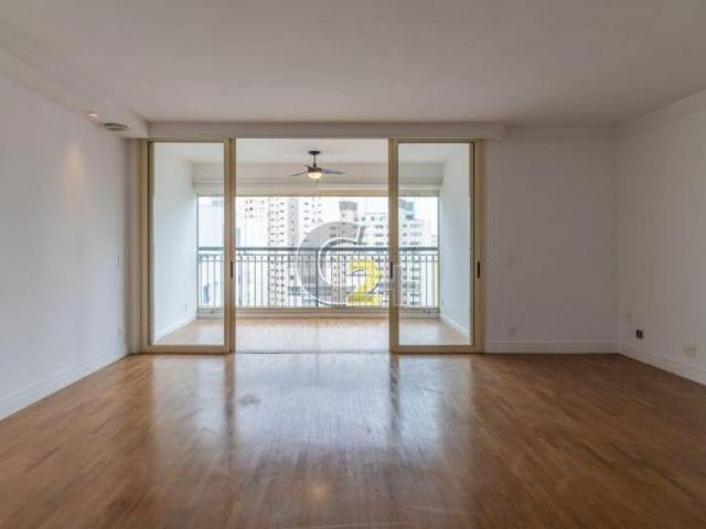 Apartamento á venda em Pinheiros, 2 suítes, 2 vagas de garagem
