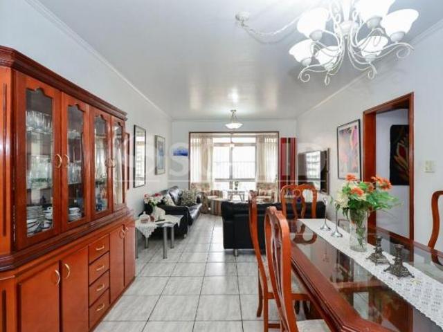 Apartamento á Venda em Pinheiros com 130m², 3 quartos sendo 1 suíte, 1 vaga