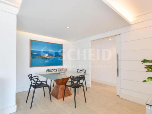 Apartamento á Venda em Pinheiros com 157m², 3 quartos sendo 1 suíte, 1 vaga