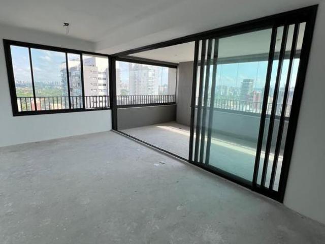 Apartamento à venda em Pinheiros com 170m², 3 suítes próximo às estações Estação Oscar Freire e Esta
