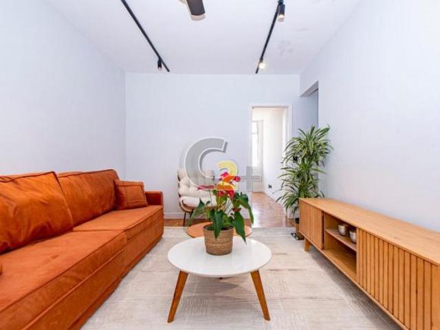 Apartamento à venda em Pinheiros com 2 quartos, sendo 1 suíte, sem vaga