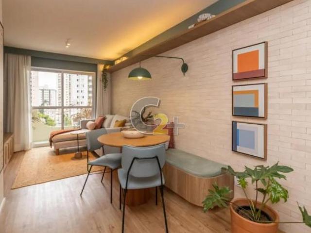 Apartamento à venda em Pinheiros com 2 suítes e 1 vaga