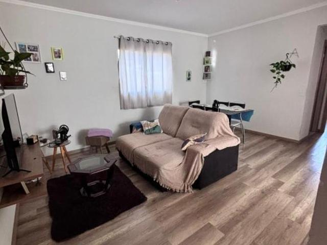 Apartamento à venda em Poços de Caldas MG, com 2 quartos, 1 suíte, 2 salas, 1 banheiro, 1 vaga e 82m