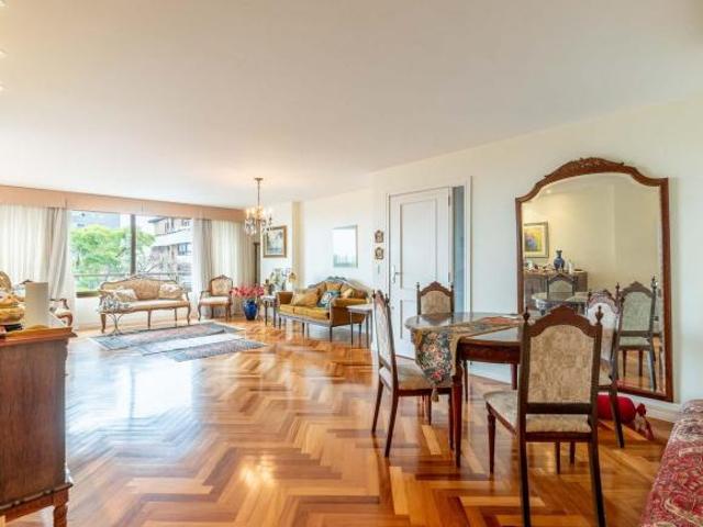 Apartamento à venda em Porto Alegre