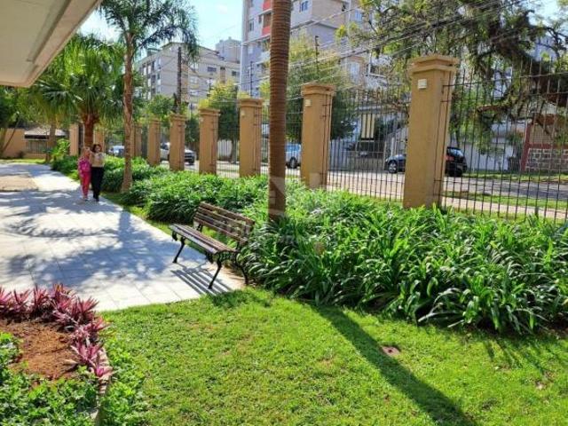 Apartamento à venda em Porto Alegre RS, no Cristal: 2 dormitórios, 2 salas, 1 vaga de garagem, 58m²