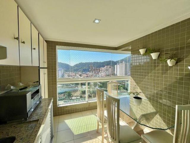 Apartamento à Venda em Praia Grande com 2 quartos, 2 banheiros, 2 vagas e 80m²