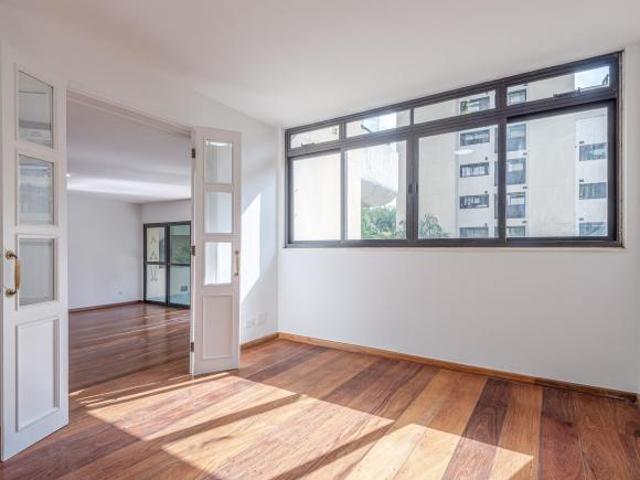 Apartamento à venda em Real Parque com 240 m², 3 quartos, 3 vagas