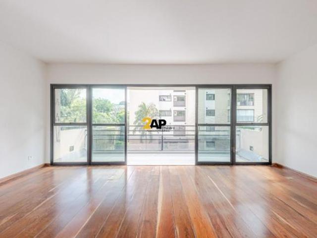 Apartamento á venda em Real Parque com 240m², 3 suítes e 3 vagas