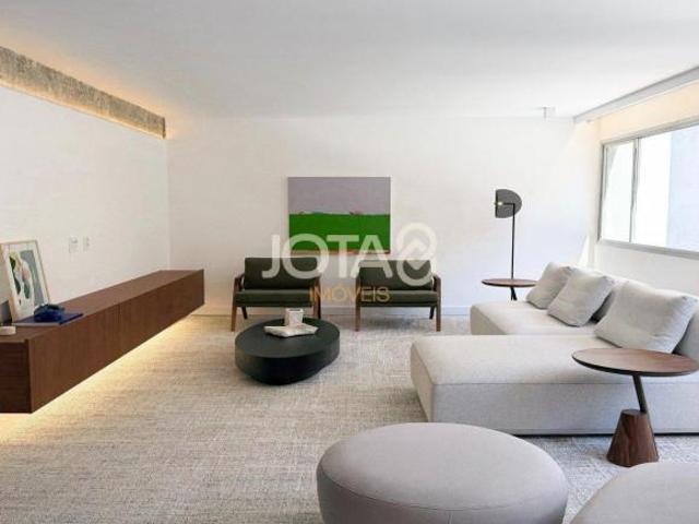 APARTAMENTO REFORMADO DE 215M² COM 3 SUÍTES
