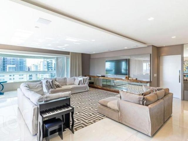 Apartamento à venda em Rio Branco com 179 m², 3 quartos, 2 suítes, 3 vagas