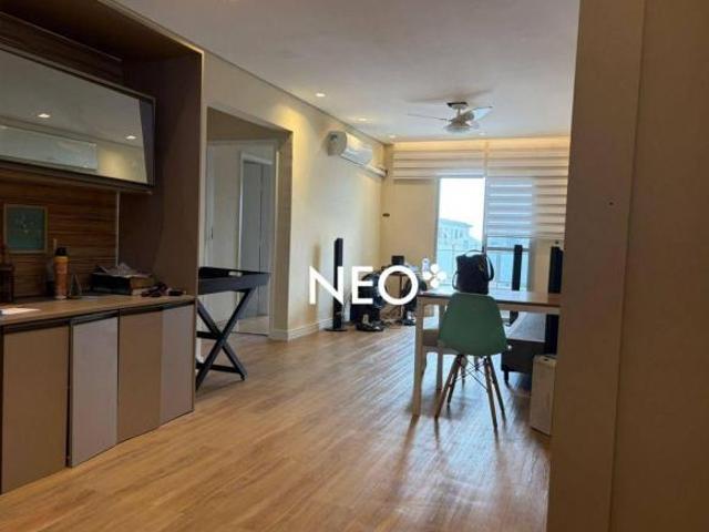 Apartamento à venda em Santos – 02 dormitórios com 01 suíte, varanda e andar alto