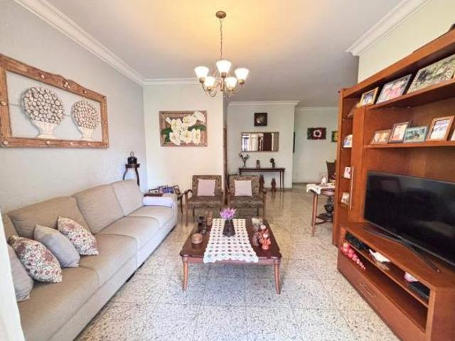 Apartamento à venda em Santos – Embaré 174 m² de área útil | Porteira fechada