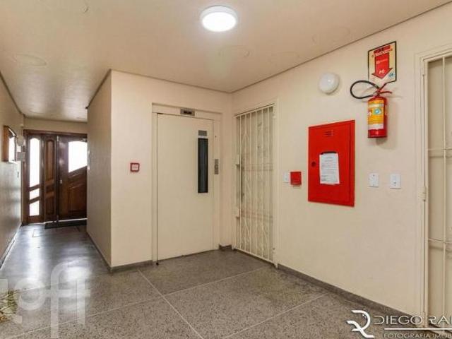 Apartamento à venda em Sarandi com 52 m², 2 quartos, 1 vaga
