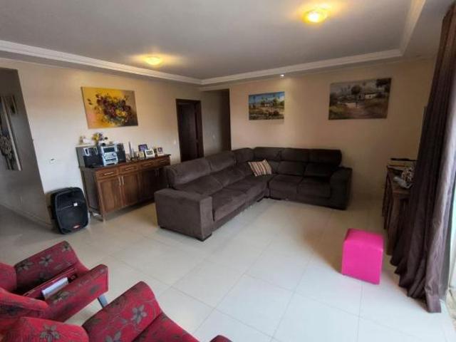 Apartamento à Venda em Sobradinho I – 220m², 5 Quartos 4 Suítes, Varanda