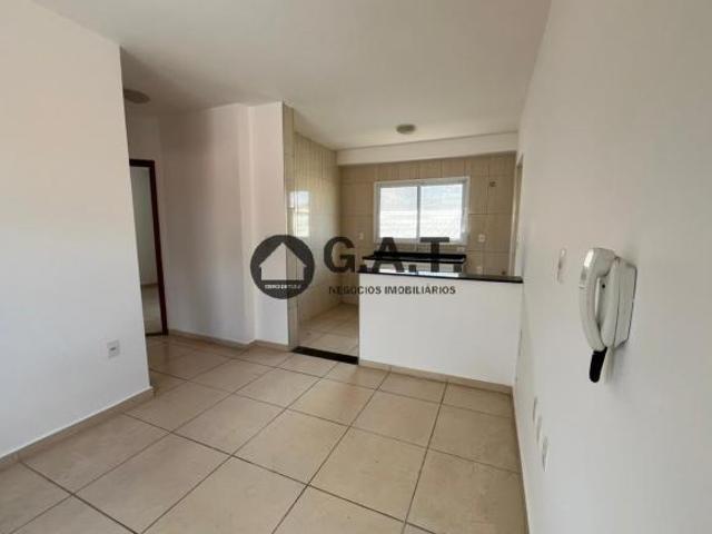 Apartamento à venda em Sorocaba SP: 2 quartos, 1 suíte, 1 sala, 2 banheiros e 1 vaga de garagem no J