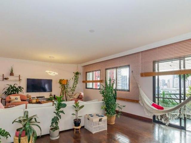 Apartamento à venda em Tatuapé com 186 m², 3 quartos, 2 vagas