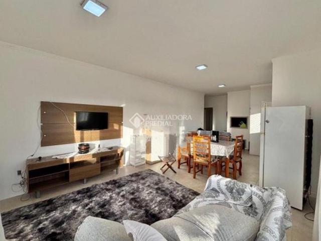 Apartamento à venda em Tramandaí, localizado de frente para a rua e a apenas três quadras do mar