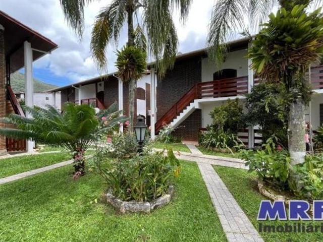 Apartamento à venda em Ubatuba, a 100 metros da Praia da Maranduba. Com piscina