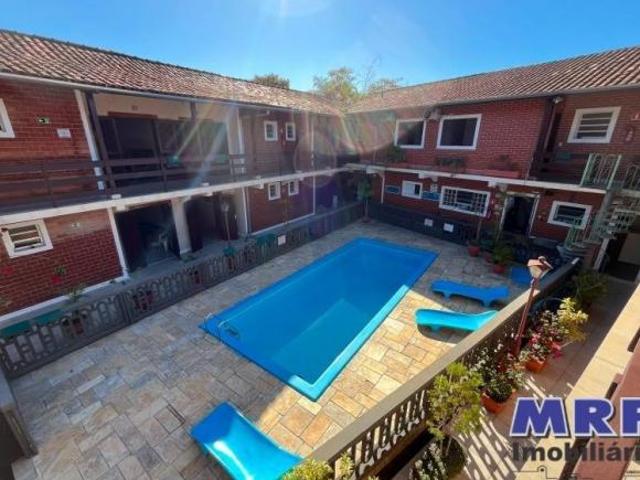 Apartamento à venda em Ubatuba. A 100 metros da Praia da Maranduba. Com piscina e churrasqueira priv