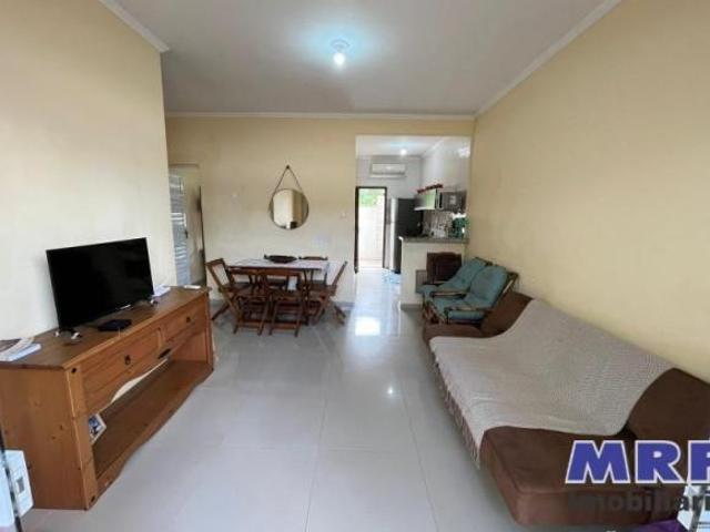 Apartamento a venda em Ubatuba, na Praia da Maranduba, com 1 dormitório. Condomínio com piscina