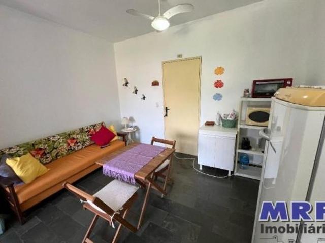 Apartamento à venda em Ubatuba na praia da Maranduba, condomínio com elevador