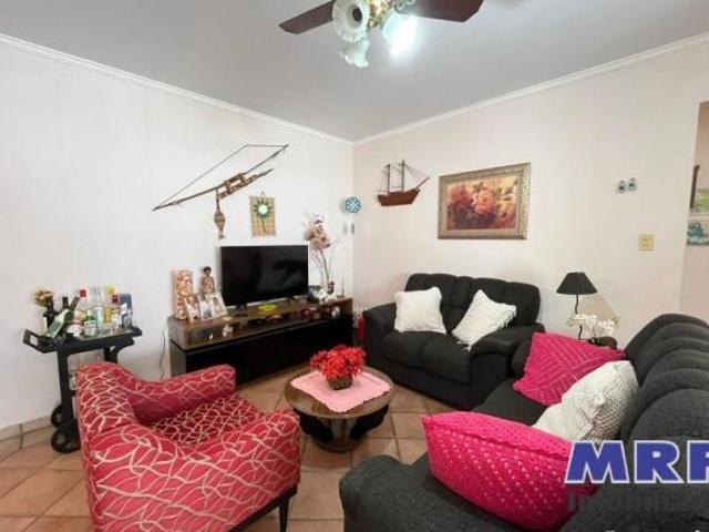 Apartamento à venda em Ubatuba. Praia Grande. 2 dormitórios. A 500 metros da praia