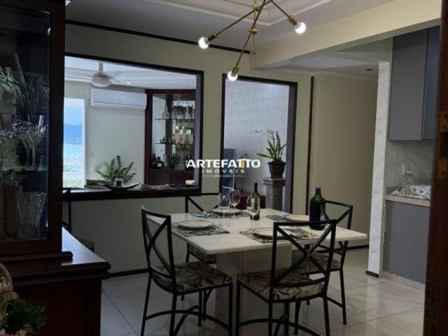 Apartamento à venda em Ubatuba, Praia das Toninhas, com 3 quartos, 136m²