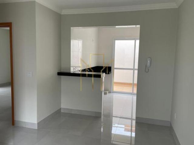 Apartamento à venda em Uberlândia MG, Santa Mônica: 2 quartos, 1 suíte, 1 sala, 2 banheiros, 1 vaga