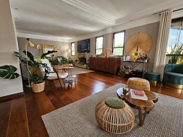 Apartamento à venda em Vila Andrade com 200 m², 4 quartos, 3 vagas