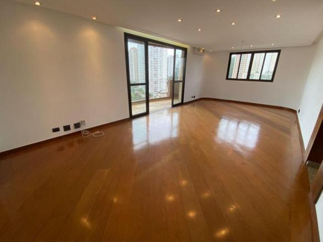 Apartamento à venda em Vila Andrade com 254 m², 4 quartos, 4 vagas