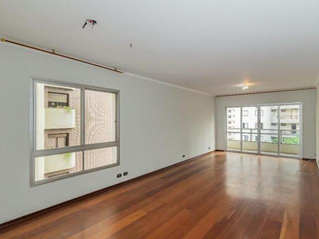 Apartamento à venda em Vila Uberabinha com 192 m², 3 quartos, 2 vagas