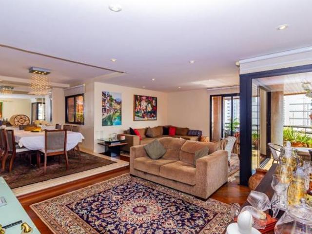 Apartamento à venda em Vila Uberabinha com 220 m², 4 quartos, 4 vagas
