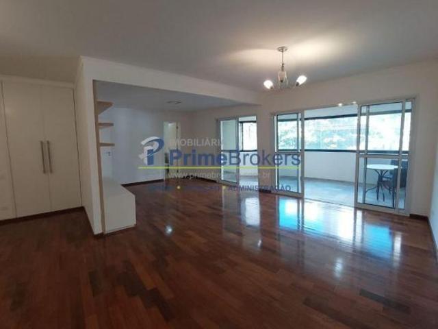 Apartamento á venda estilo casa com 140a.u 3 suites Varanda 3 Vagas Moema Pássaros