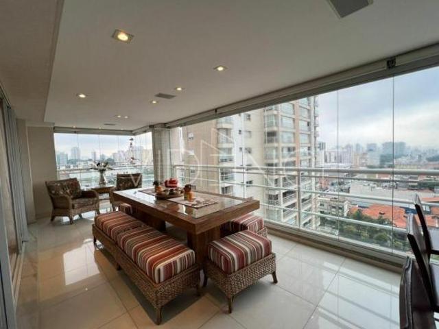 Apartamento à venda, finamente decorado com 3 suítes, 4 vagas 224 metros no alto do Tatuapé