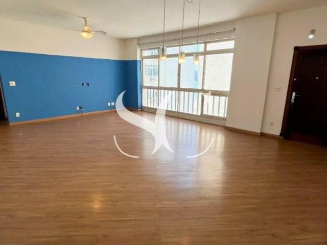Apartamento à venda, frente ao mar, 2 dormitórios, 1 suíte, repleto de armários Gonzaga Santos SP