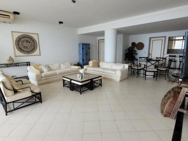 Apartamento à venda, Frente ao Mar Pitangueiras, Guarujá, SP