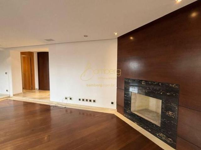 Apartamento à venda localizado no miolo do Campo Belo com 198m²